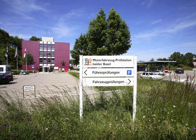 Gefahrensignale - Verkehrszeichen der Schweiz